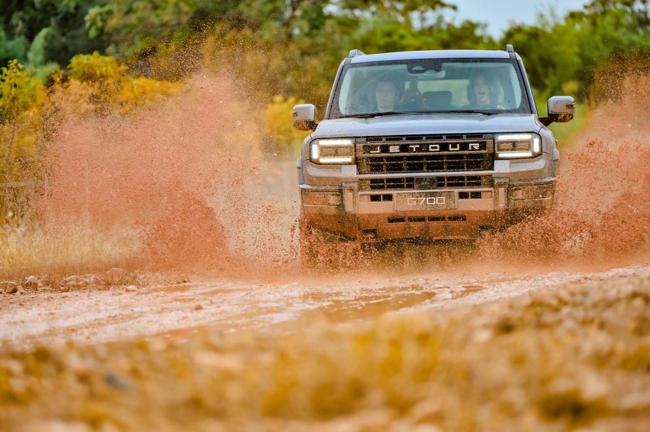 Global Media First Drive of G700: A Comprehensive